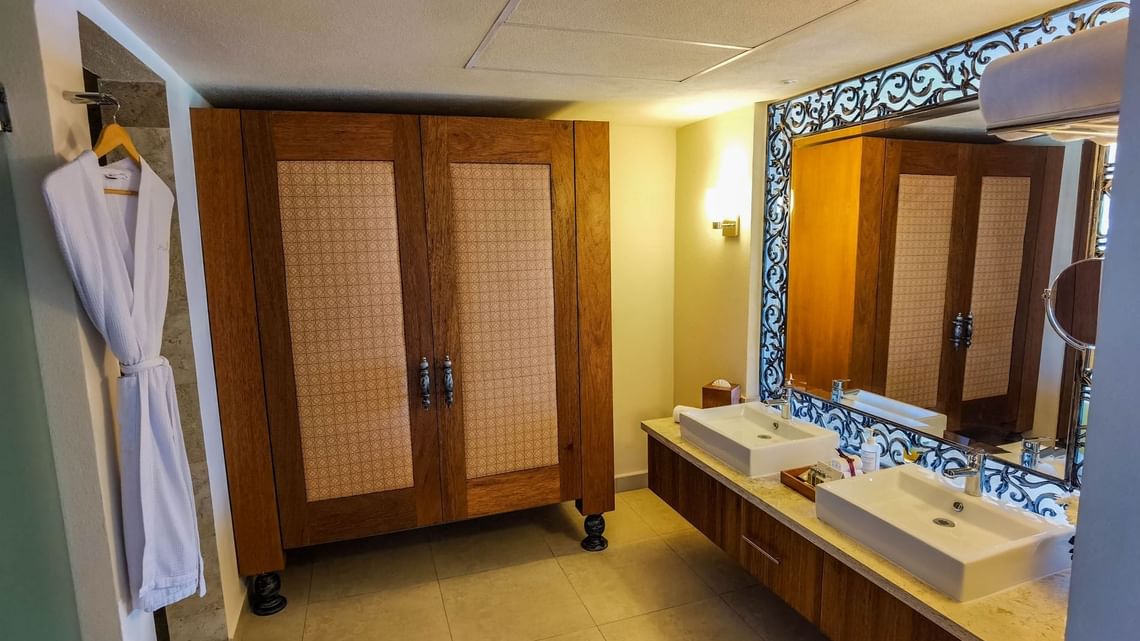 Almar Deluxe Suite Partial Ocean View | Almar Resort Luxury LGBT ...