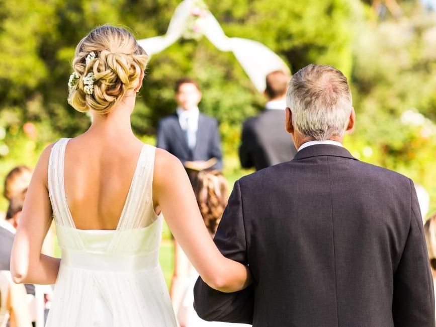 Why Is The Groom Not Supposed To See The Bride Before The Ceremony
