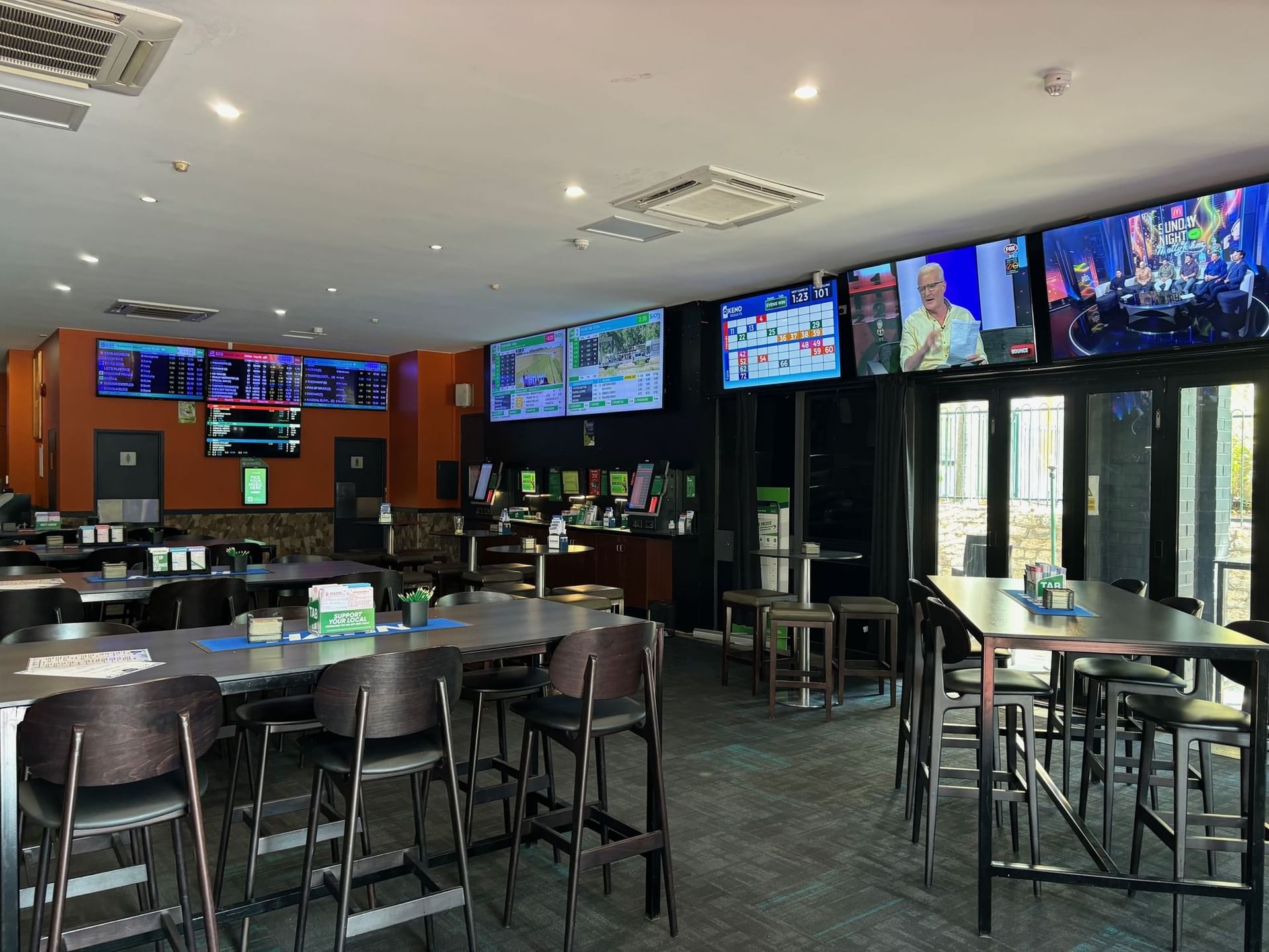 Punters Bar | Darwin Night Life | Frontier Hotel Darwin