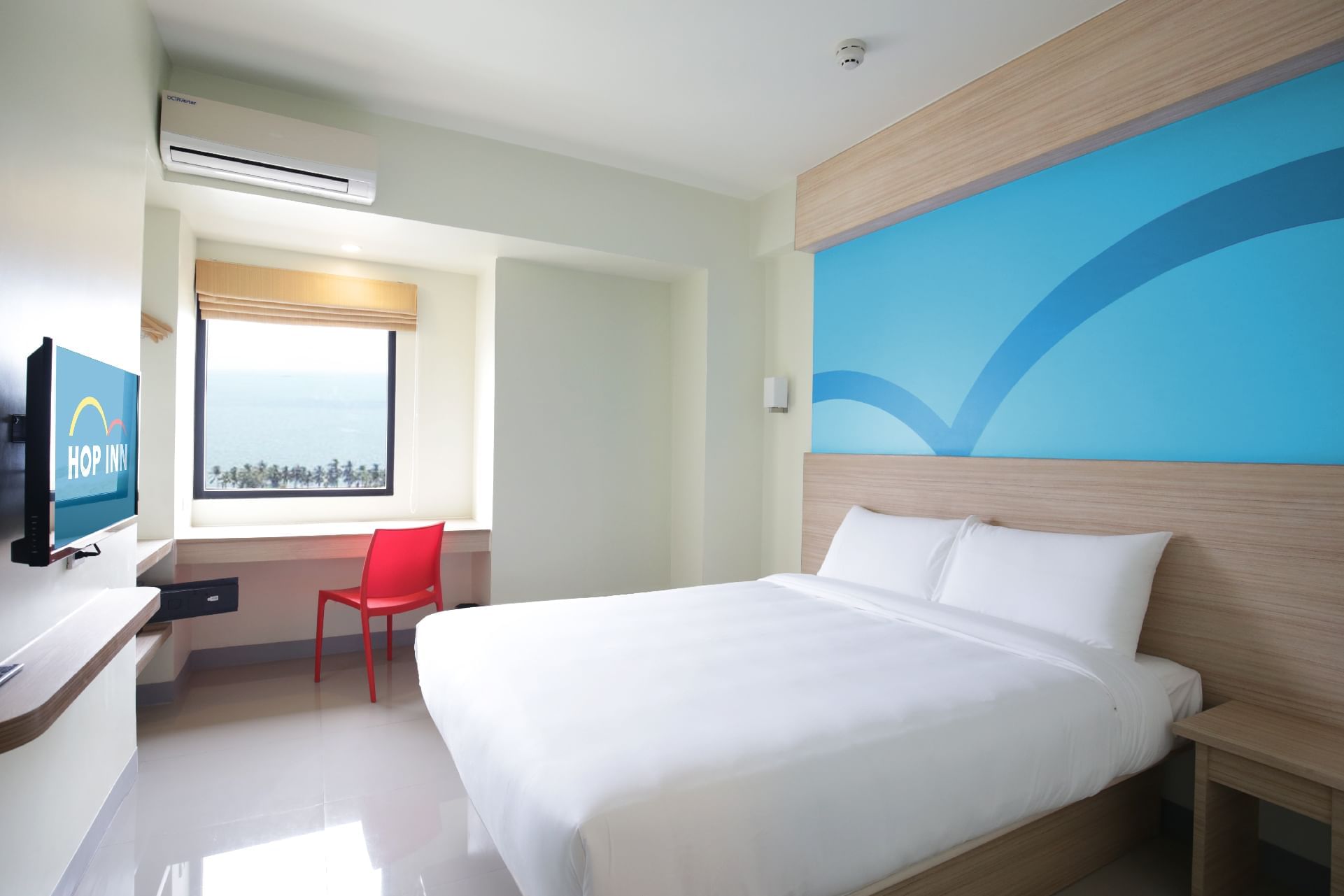 HOP INN Aseana City Manila | Budget Hotel Near MOA
