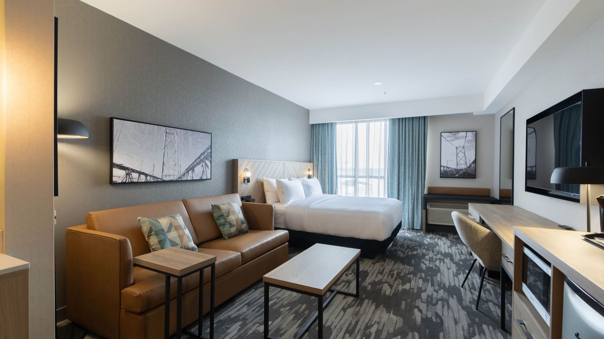 Standard Room, 1 King Bed, Sofa Bed, Euro Bathroom | Sandman Signature ...