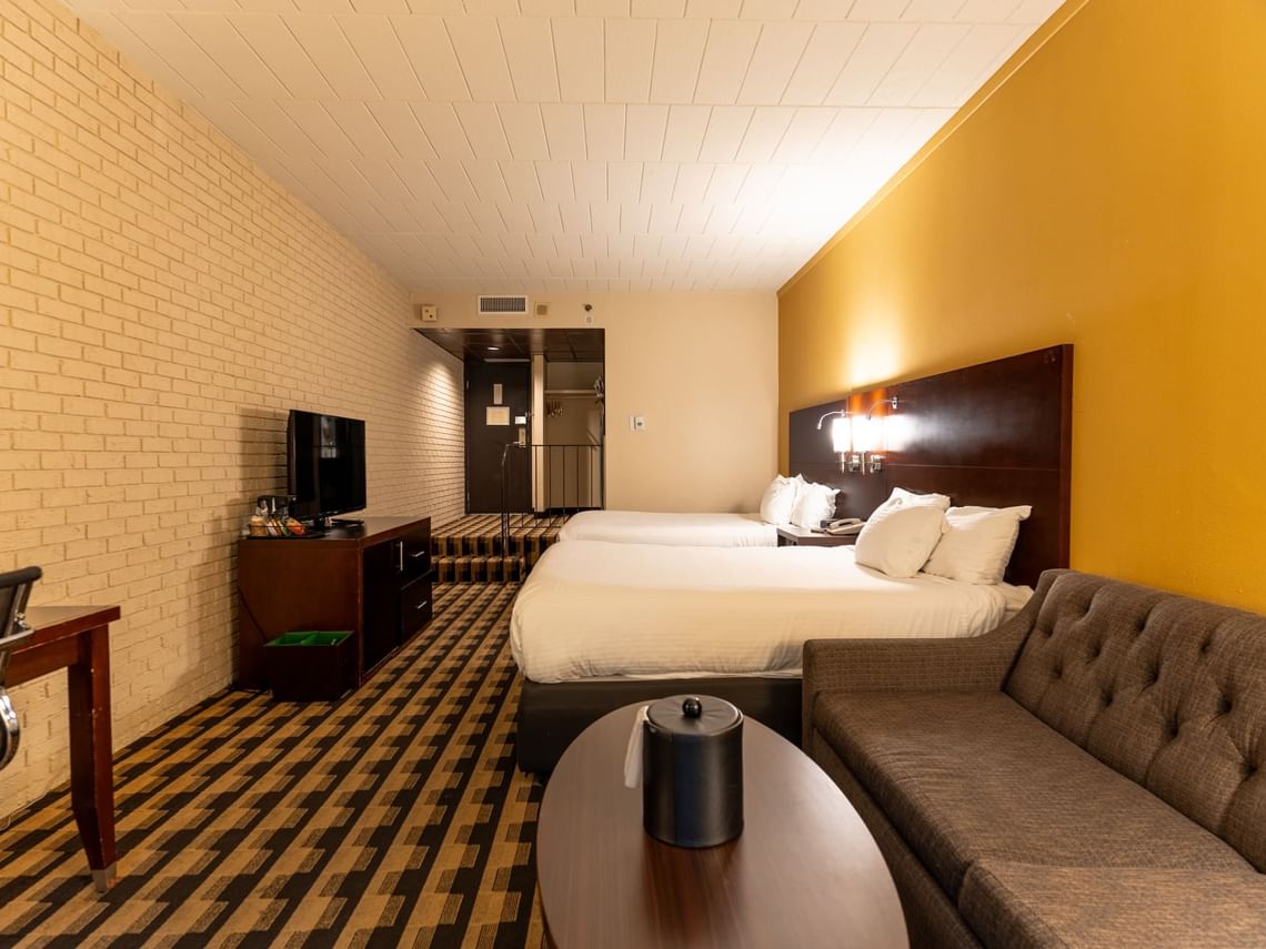 Courtyard Queen Queen Walkout | M Hotel Buffalo Accommodation
