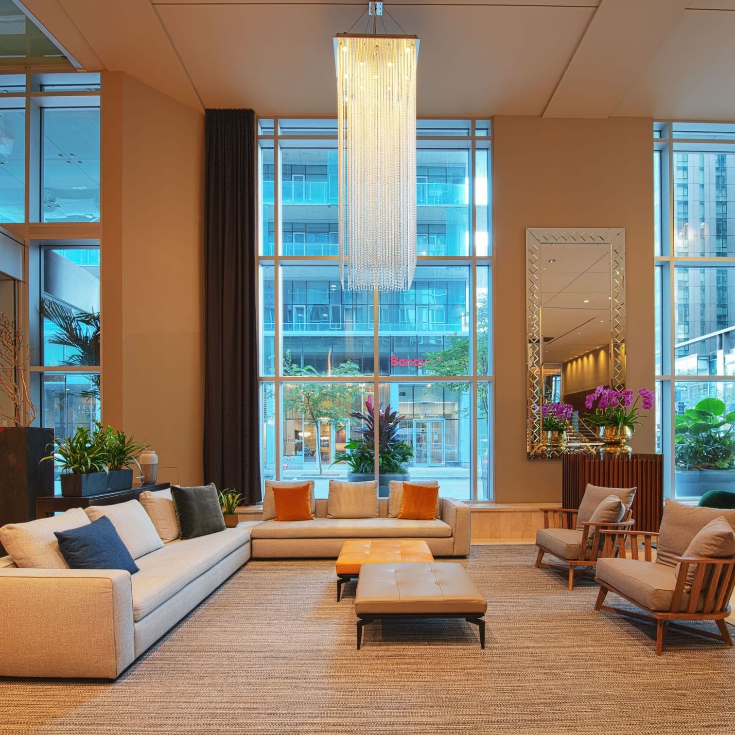 Warwick Hotels and Resorts acquires Montreal's Hotel Le Crystal ...