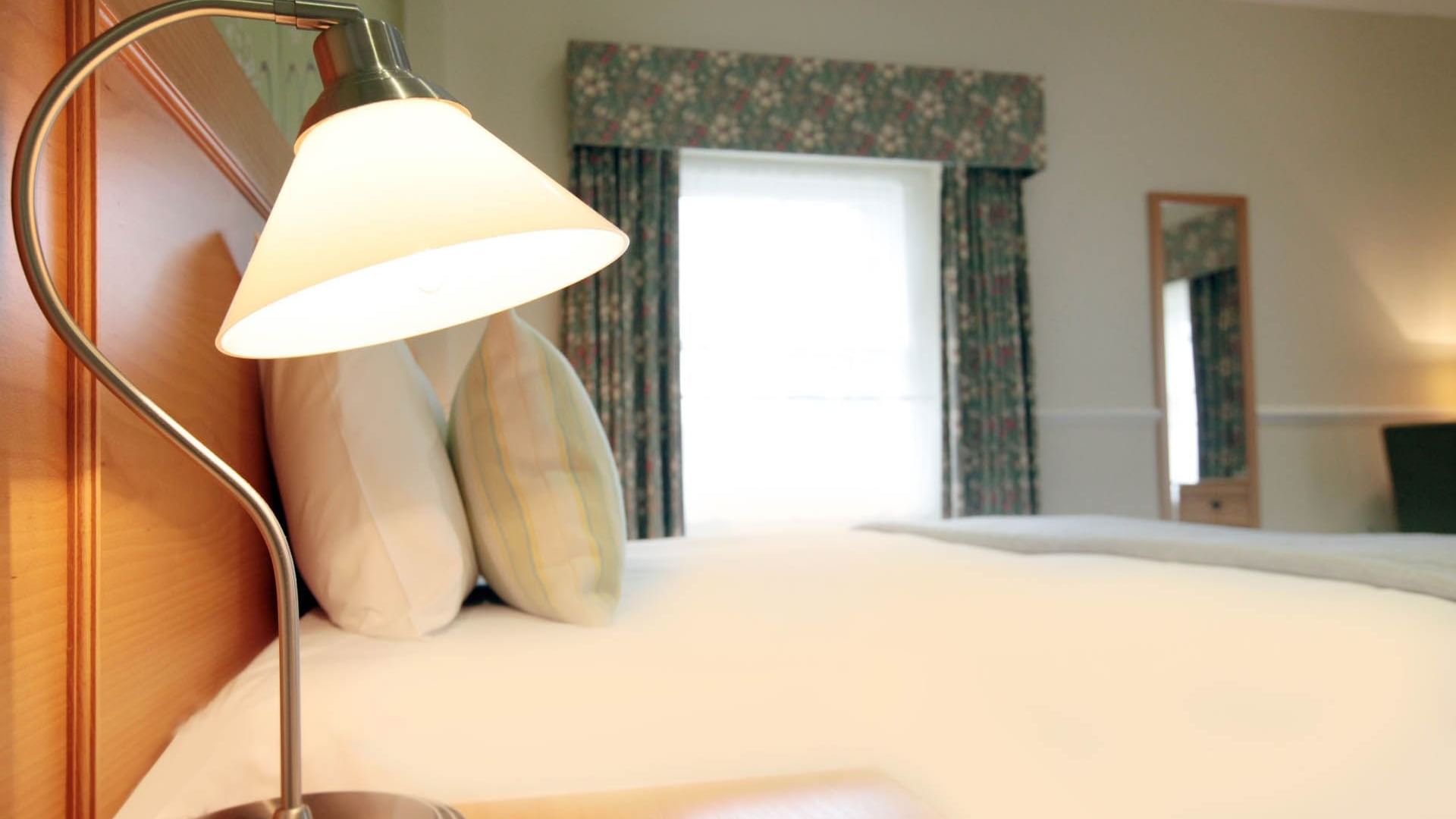 Large Double and Twin Rooms | Victoria Square Hotel