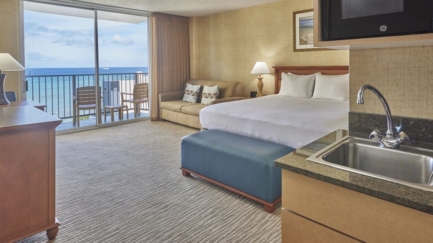 Corner Deluxe Ocean View - Waikiki Hotel Rooms & Suites