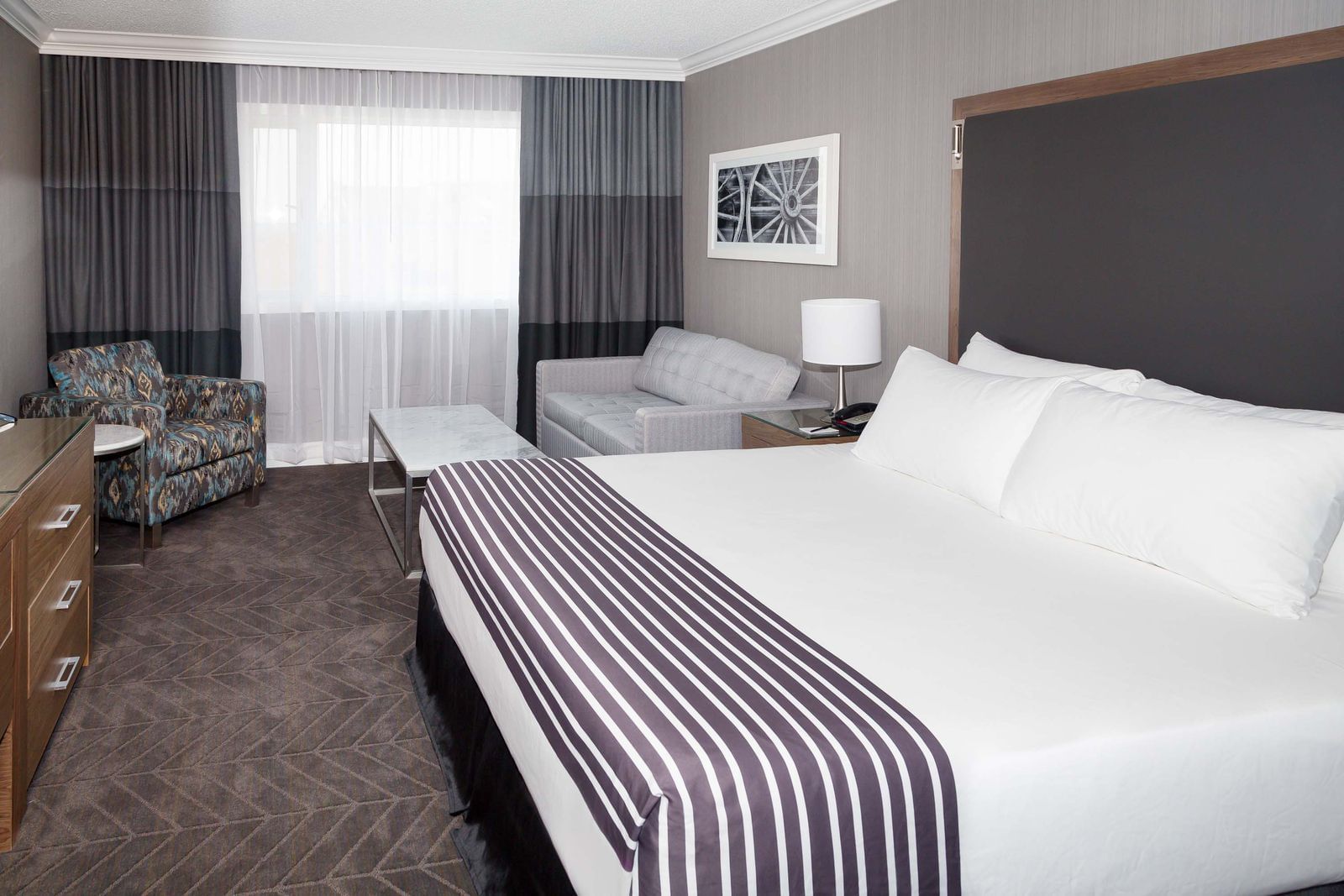 Lethbridge Hotel Rooms | Sandman Signature Lethbridge Lodge