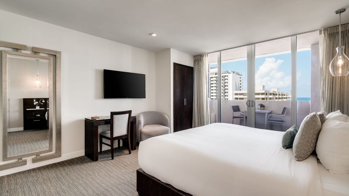 Premier Plus Partial Ocean View King With Balcony | Berkeley Shore ...