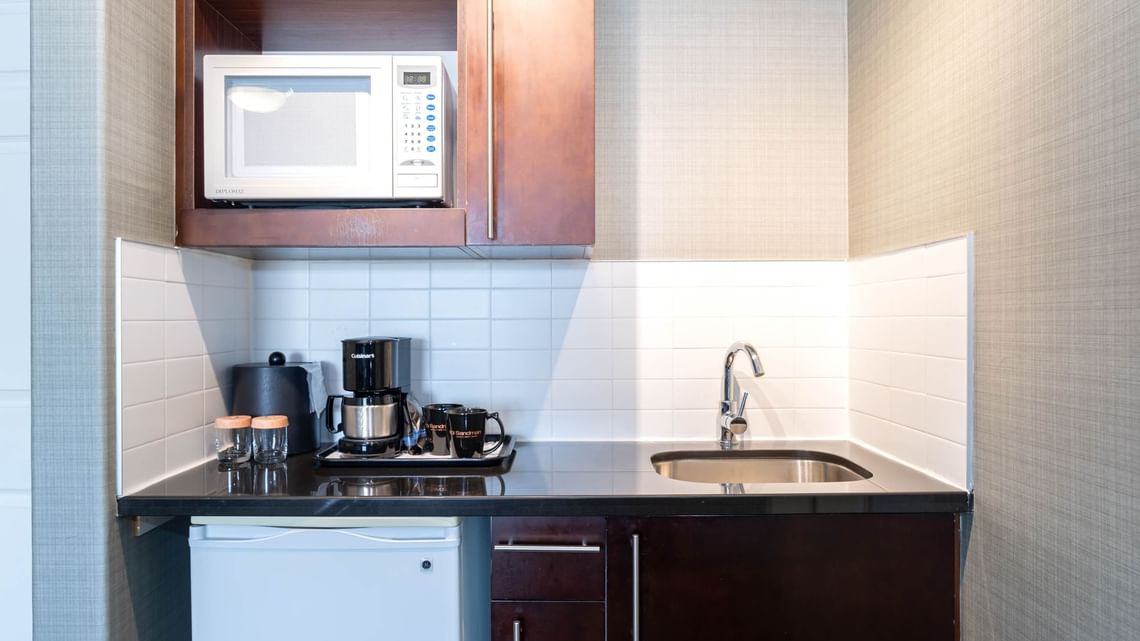 Standard Suite, 1 King Bed, Kitchenette | Sandman Hotel Red Deer