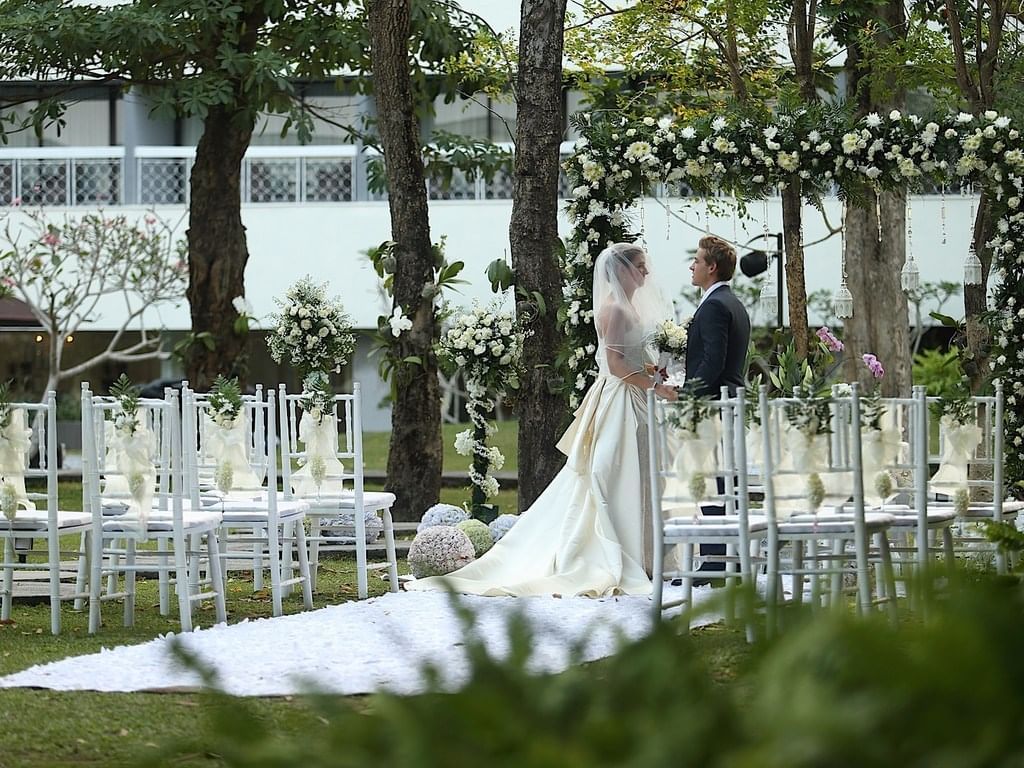 Ballroom & Outdoor Wedding Venue Jogja | Royal Ambarrukmo