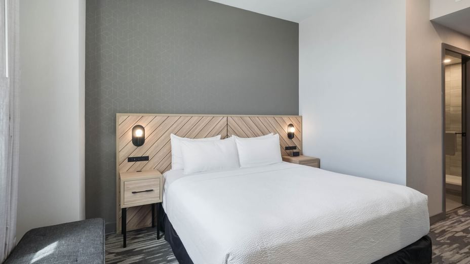 Signature Room with Balcony and City View | Sandman Signature Glasgow Hotel