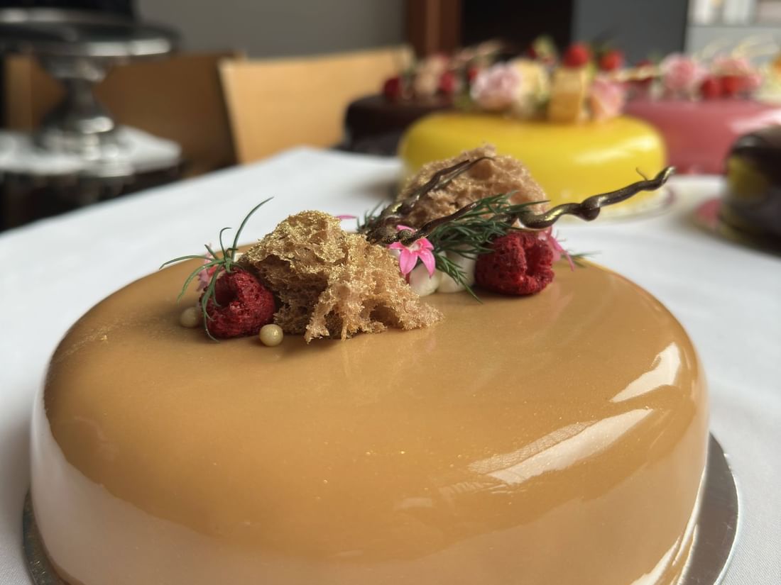 Dining at Pullman Cairns International