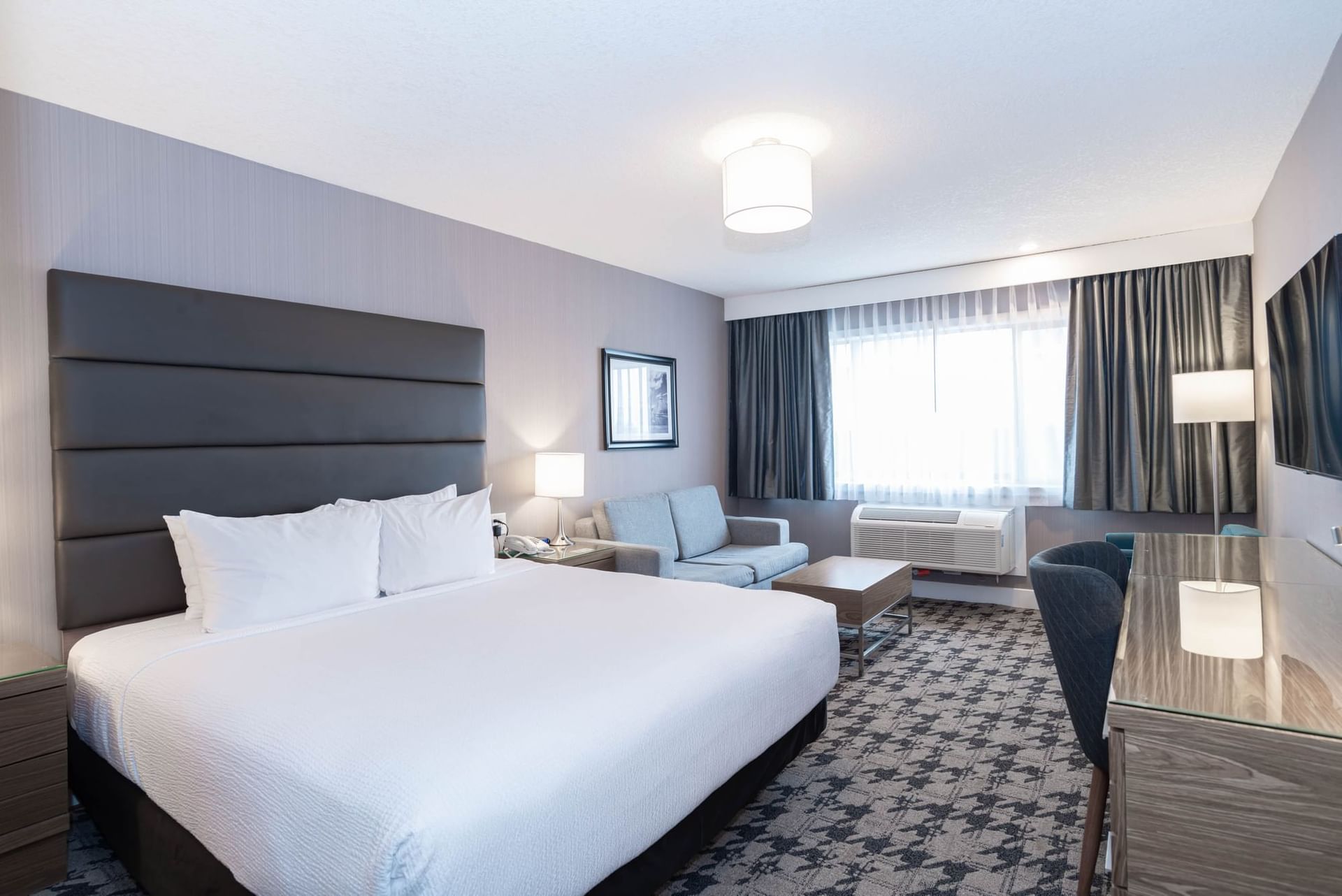 Stay at the Best Hotel by West Edmonton Mall - Sandman Hotel Edmonton West