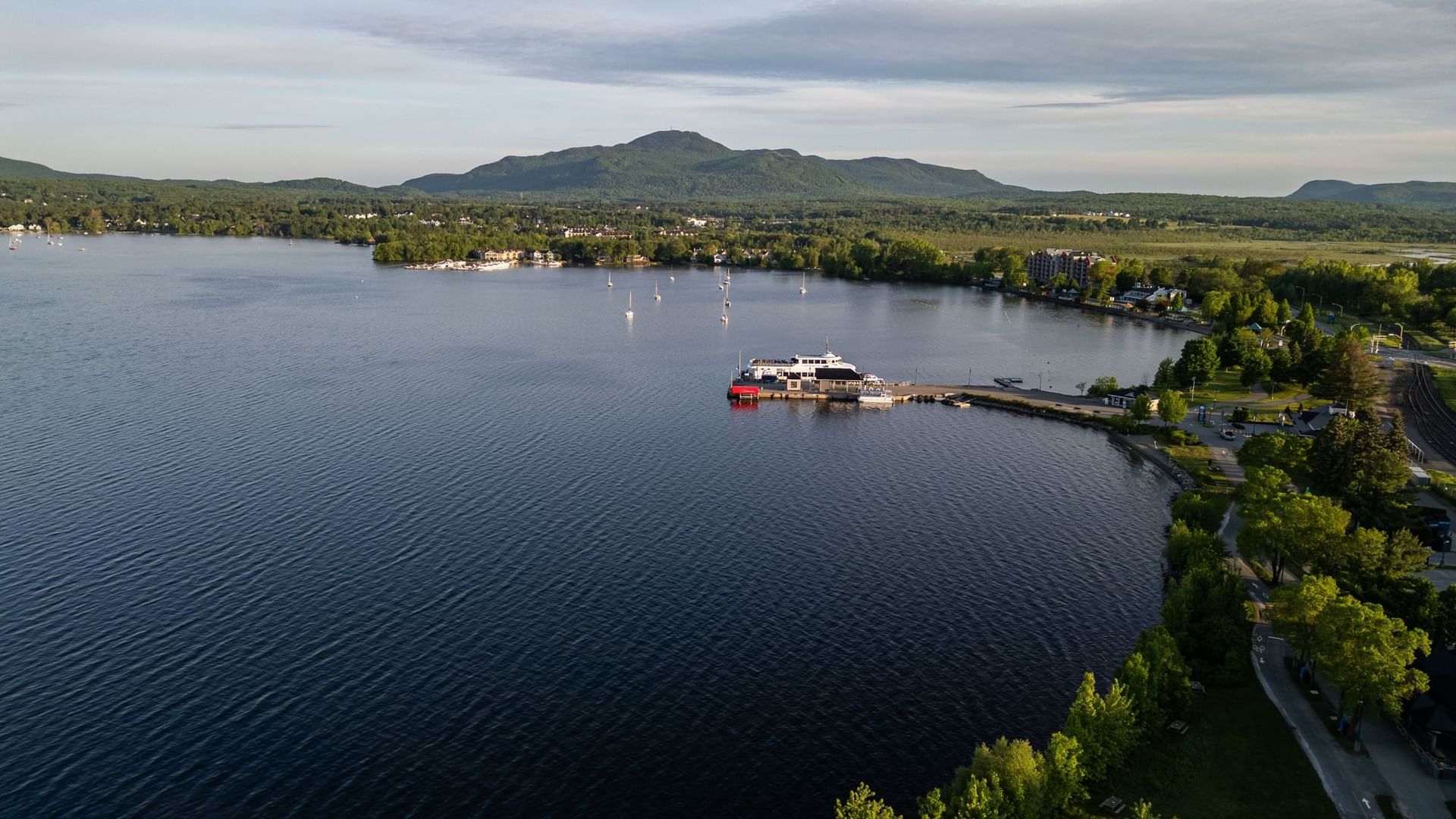 Quartier des marinas | Hébergement à Magog | Québec | Expérience