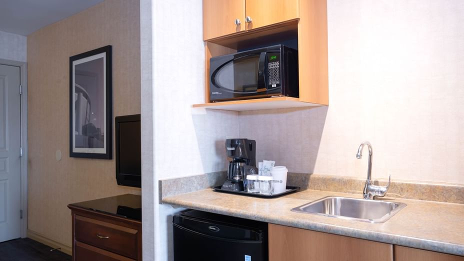 Standard Suite, 1 King Bed, Sofa Bed, Kitchenette | Sandman Hotel ...