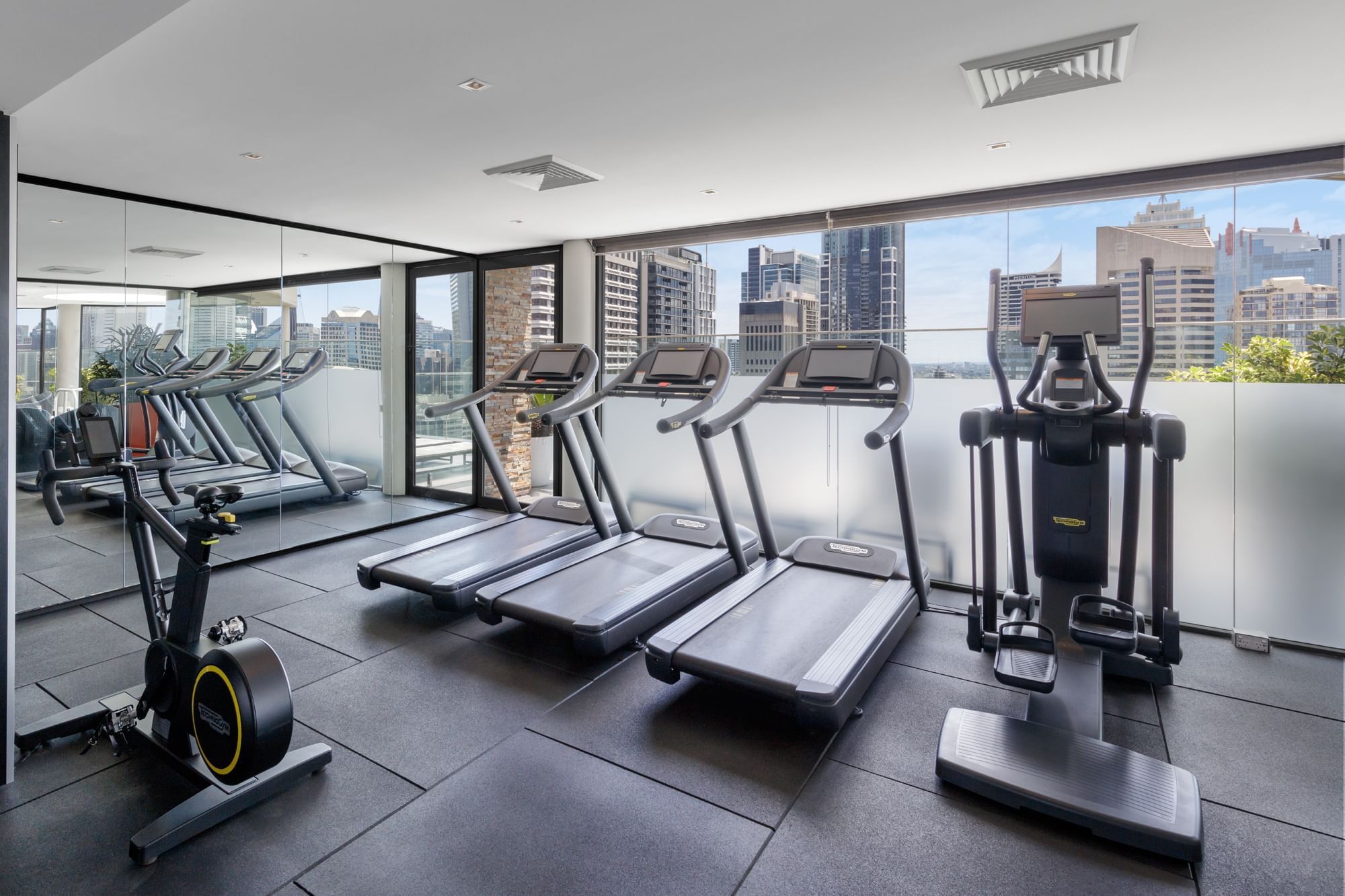 Rooftop Pool Sydney | Hotel Gym in Sydney CBD