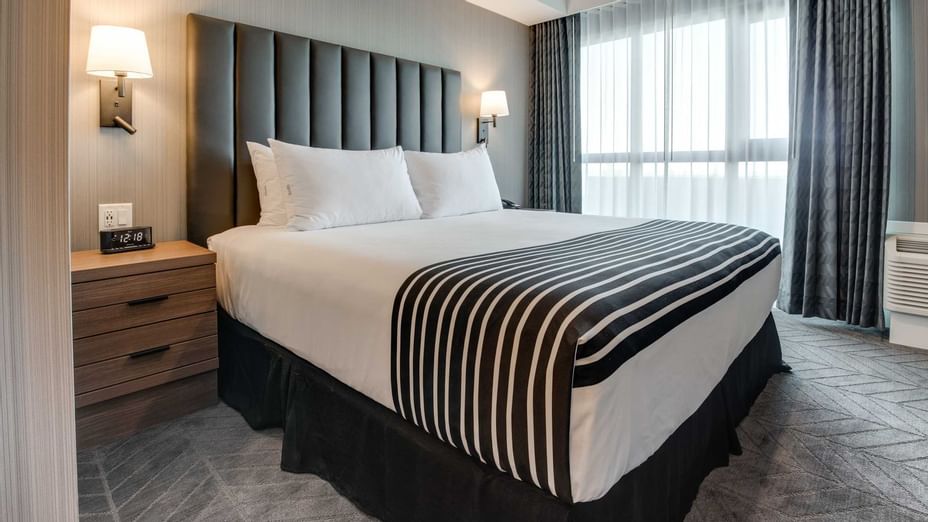 Standard Suite, 1 King Bed, Sofa Bed, Kitchenette | Sandman Signature ...