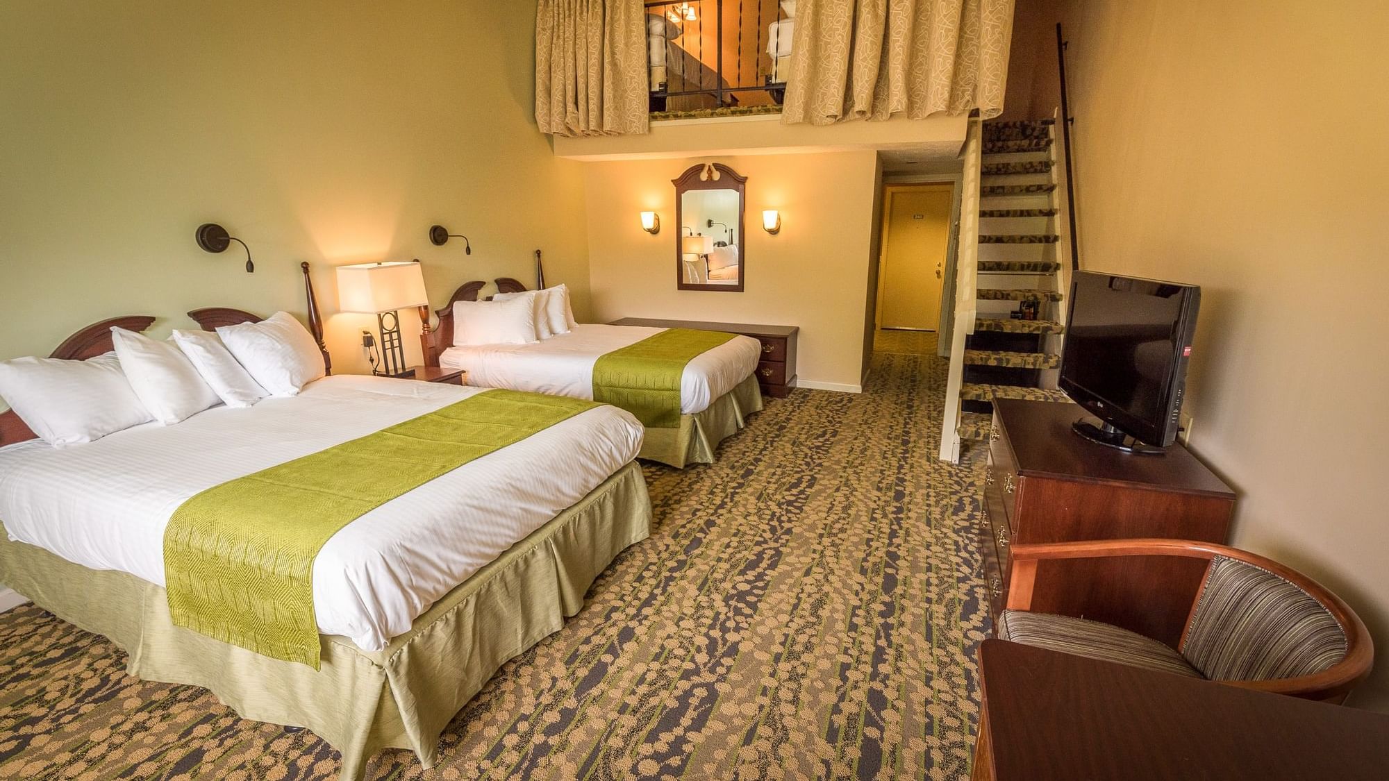 Mountain View Loft with Alcove with 2 Queen Beds and 2 Twin Beds - Fox ...