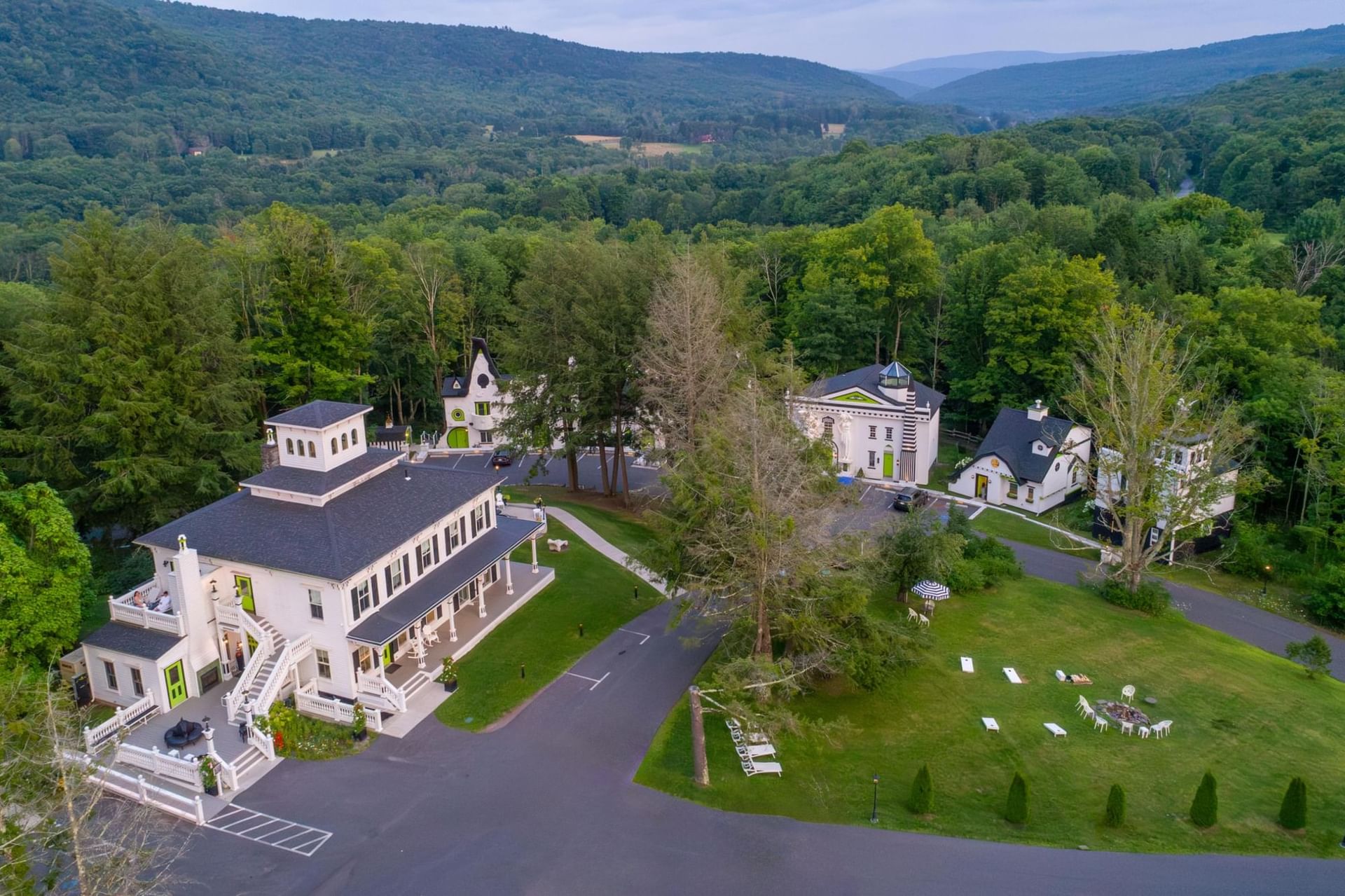 Roxbury at Stratton Falls NY | The Roxbury