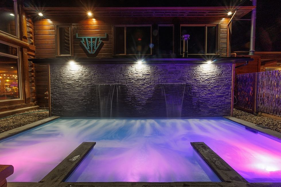 Pool & Bath Area | Auberge du Lac Taureau, Lanaudière