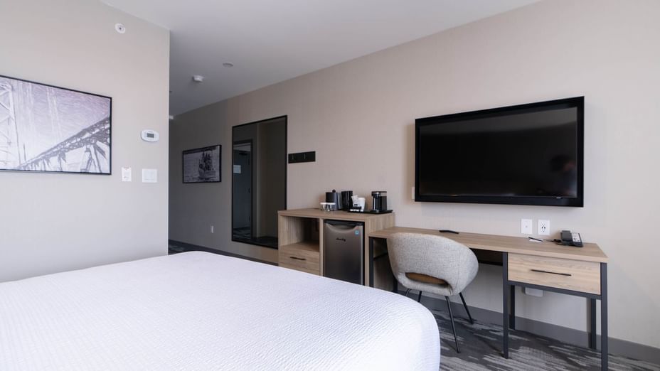 Standard Room, 1 King Bed | Sandman Signature Dartmouth Hotel