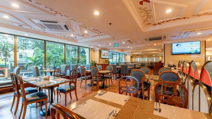 Sherwood Residence | The Club Restaurant & Bar