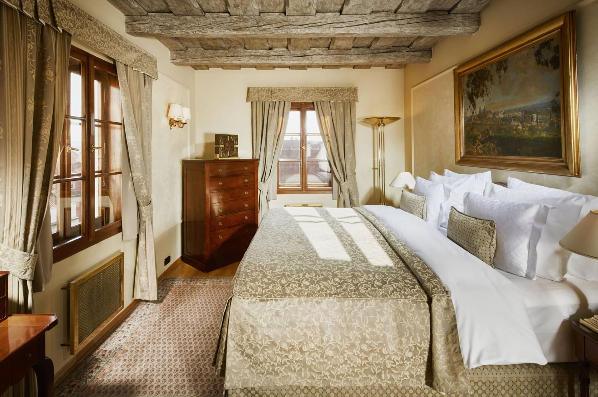 Five Star Central Hotel in Prague | Golden Well