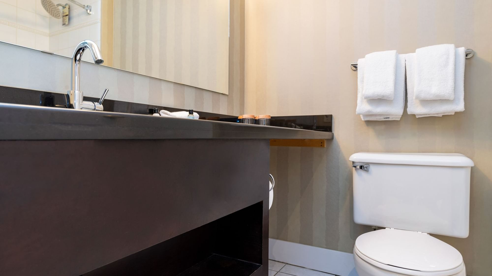 Studio Suite, 1 Queen Bed, Kitchenette | Sandman Hotel Vancouver Airport