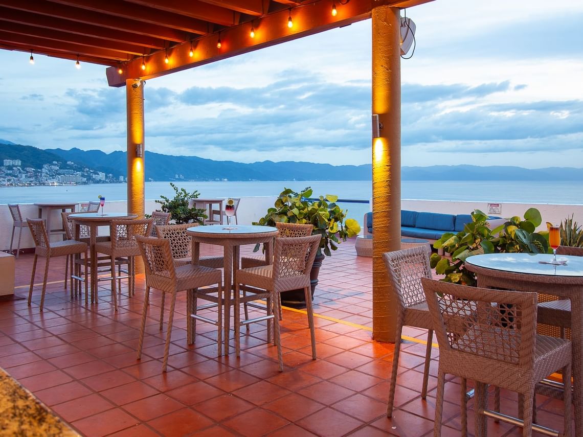 Sky Bar Lounge | Plaza Pelicanos Grand Beach Resort