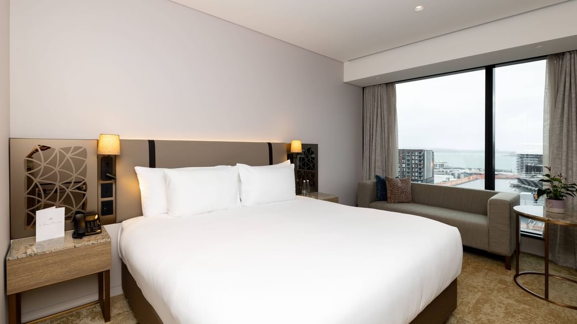 Auckland Harbor View King Room | Hotel Grand Chancellor