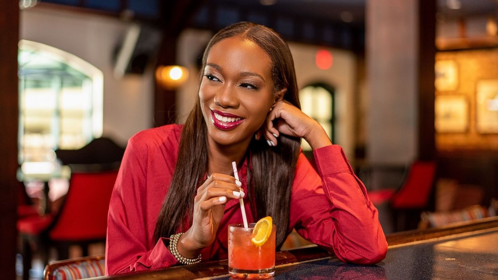 Mingles bar & lounge | Courtleigh Hotel & Suites