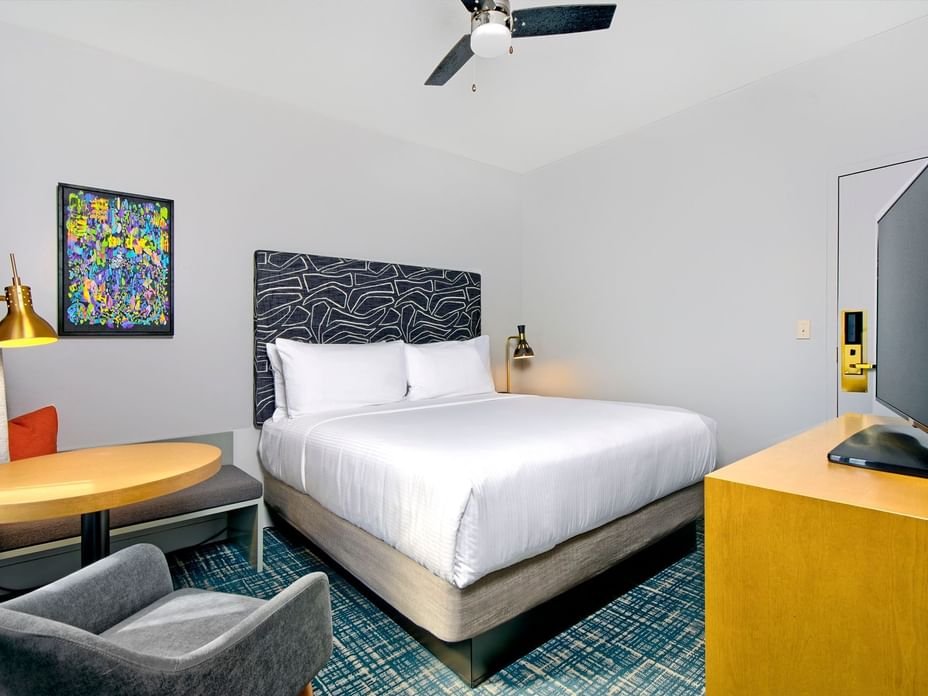Courtyard King Room | The Garrett Hotel Accommodation