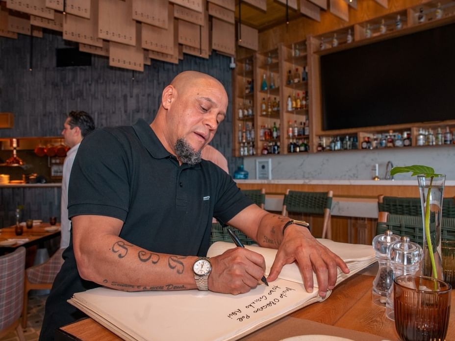 Roberto Carlos visita Puerto Vallarta | Blog | Villa Premiere Puerto ...