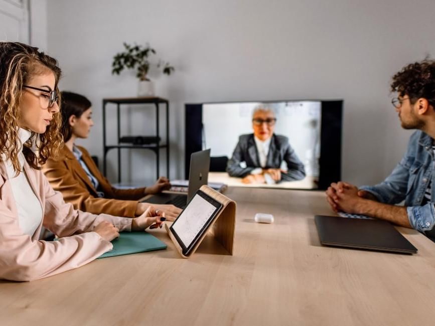 What Are Hybrid Meetings? Best Practices & More!