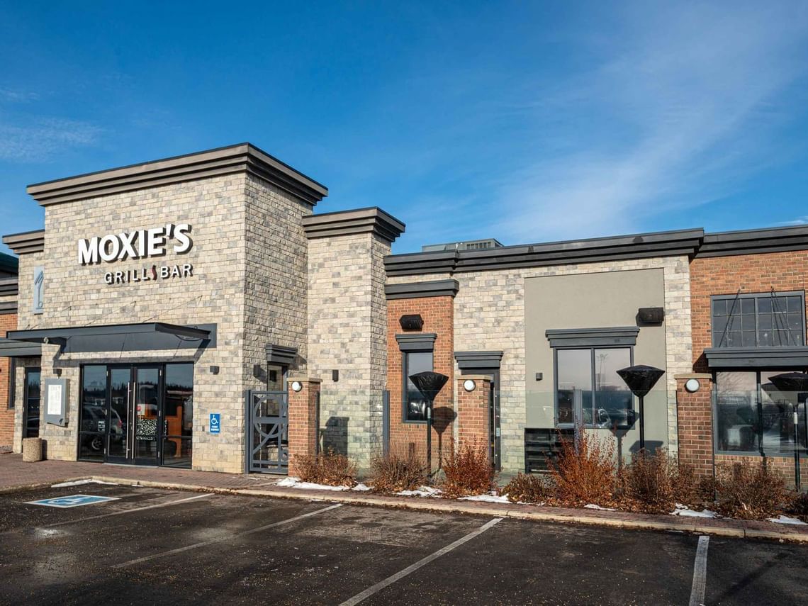 Moxies | Sandman Hotel Red Deer