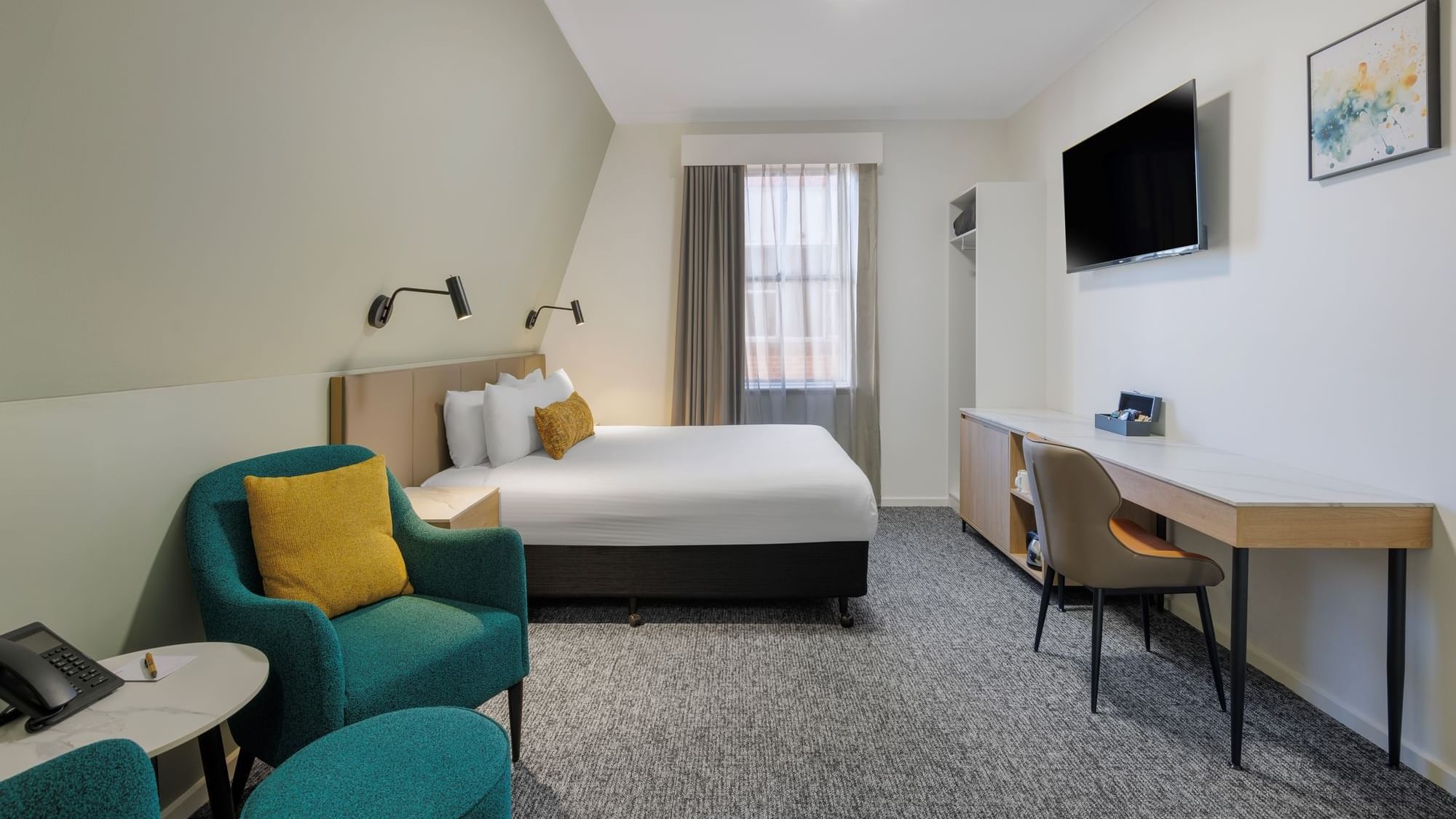 Deluxe Queen Room | The Chancellor on Currie
