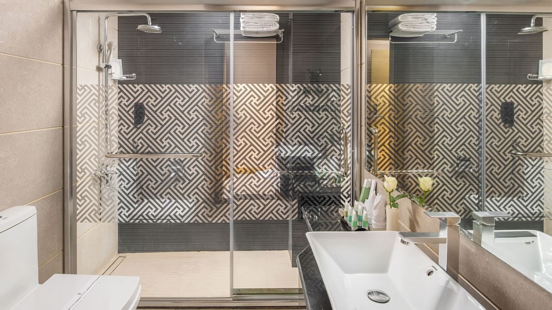 These double rooms are with king size bed, day light, modern furnishing ...