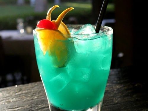 Recipe Caicos Blue Cocktail - The Somerset on Grace Bay