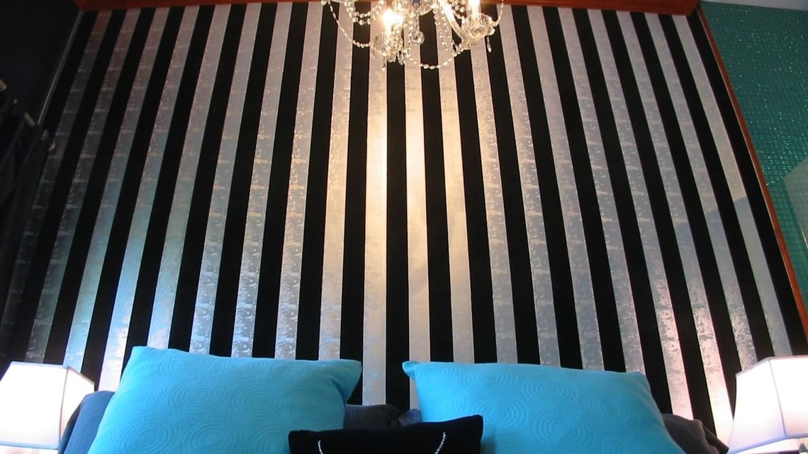 Go Lightly a-Go-Go | Themed Room | The Roxbury