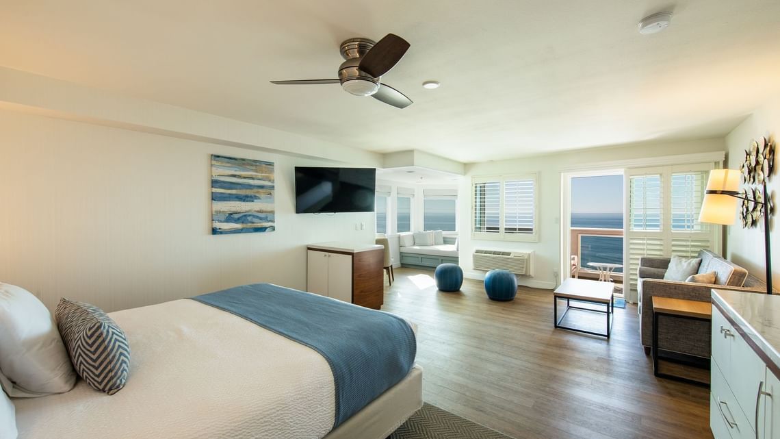 Signature Deluxe King | SeaCrest Oceanfront Hotel