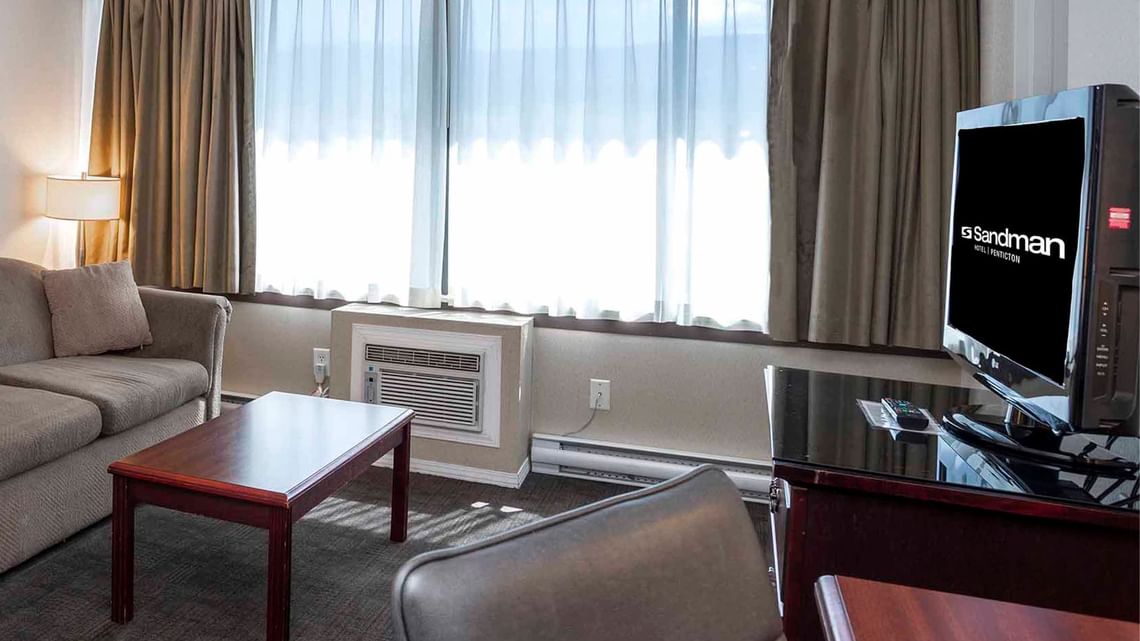 Studio Suite, 1 Queen Bed, Kitchen | Sandman Hotel Penticton
