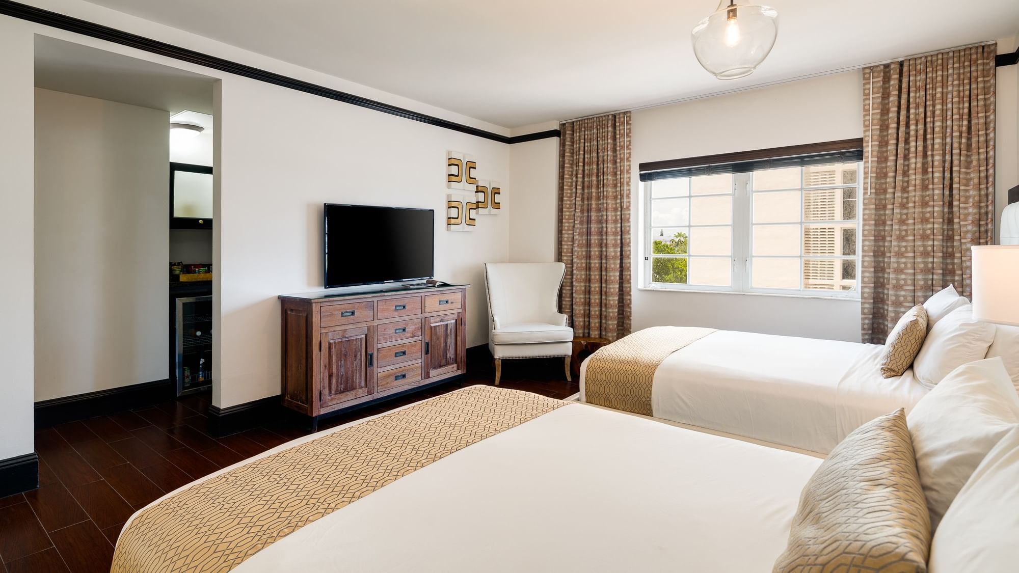 Classic DoubleQueen Room | Hotel Croydon Miami Beach