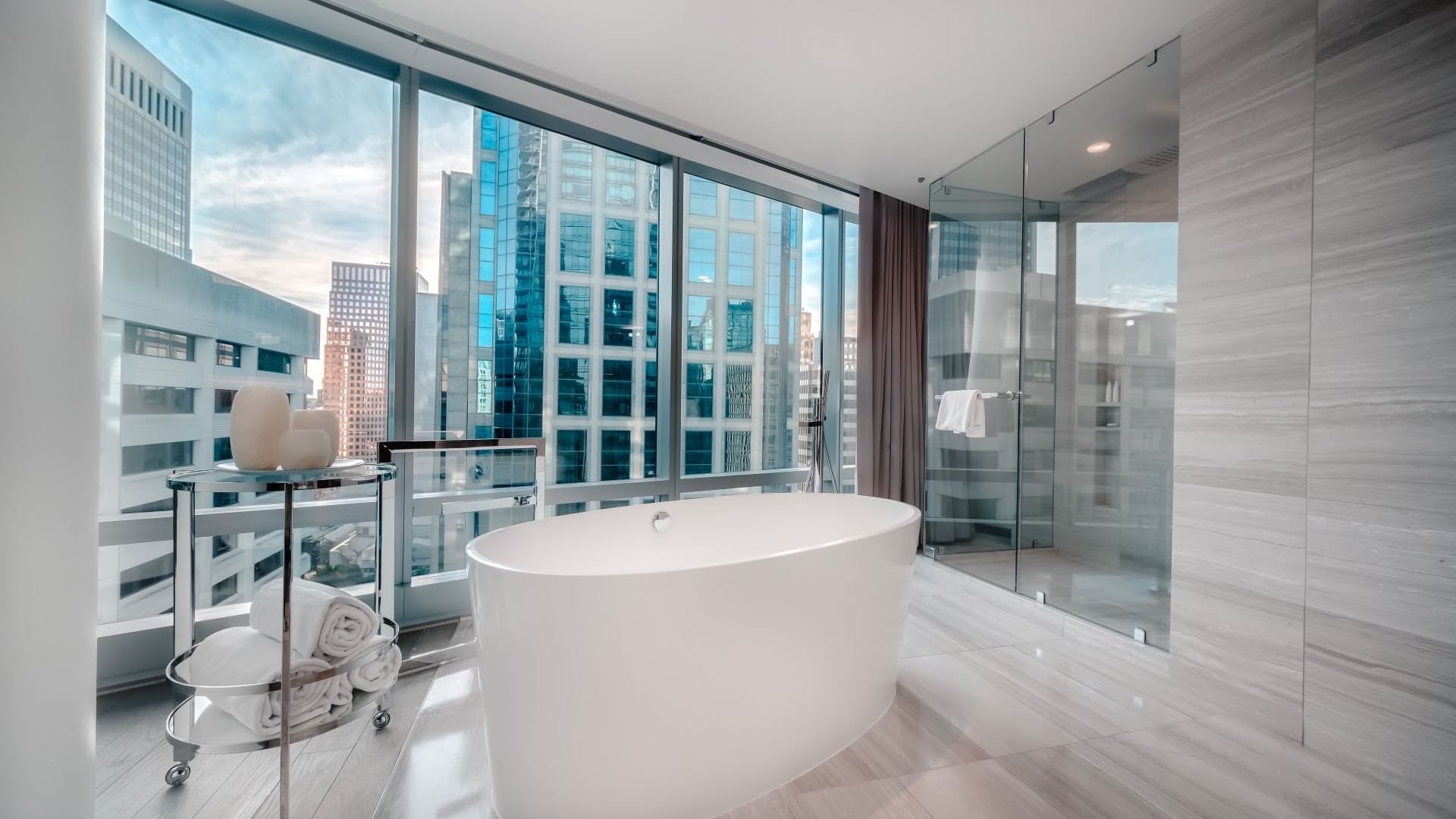 Paradox King | Paradox Hotel Vancouver