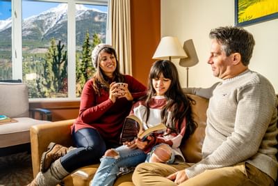 Visit Our Hotel Near Banff Canada – Blackstone Mountain Lodge