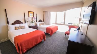 Deluxe Room | The Courtleigh Hotel and Suites