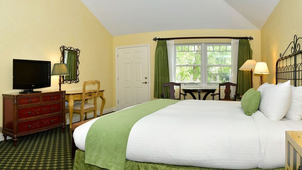 Room - Detail page | Moonstone Hotels - Oregon Garden Resort