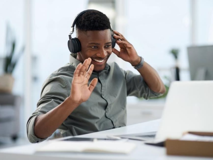 Mastering Online Meeting Etiquette | 22 Rules To Know