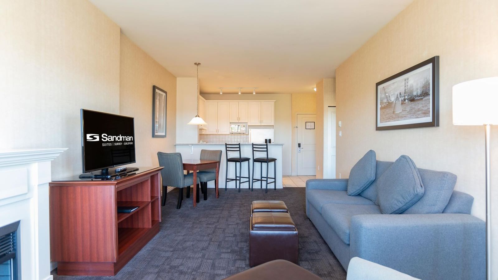 Penthouse Suite, 1 King, Sofa Bed, Kitchen, Top Floor | Sandman Surrey ...