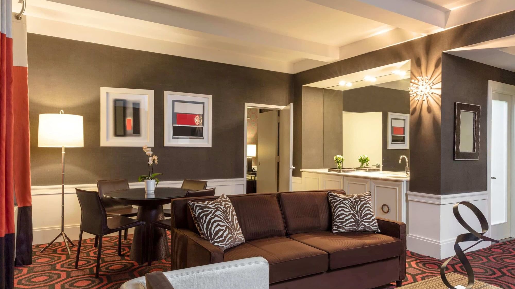 New York City Hospitality Suite with Wet Bar - Day Use Suite