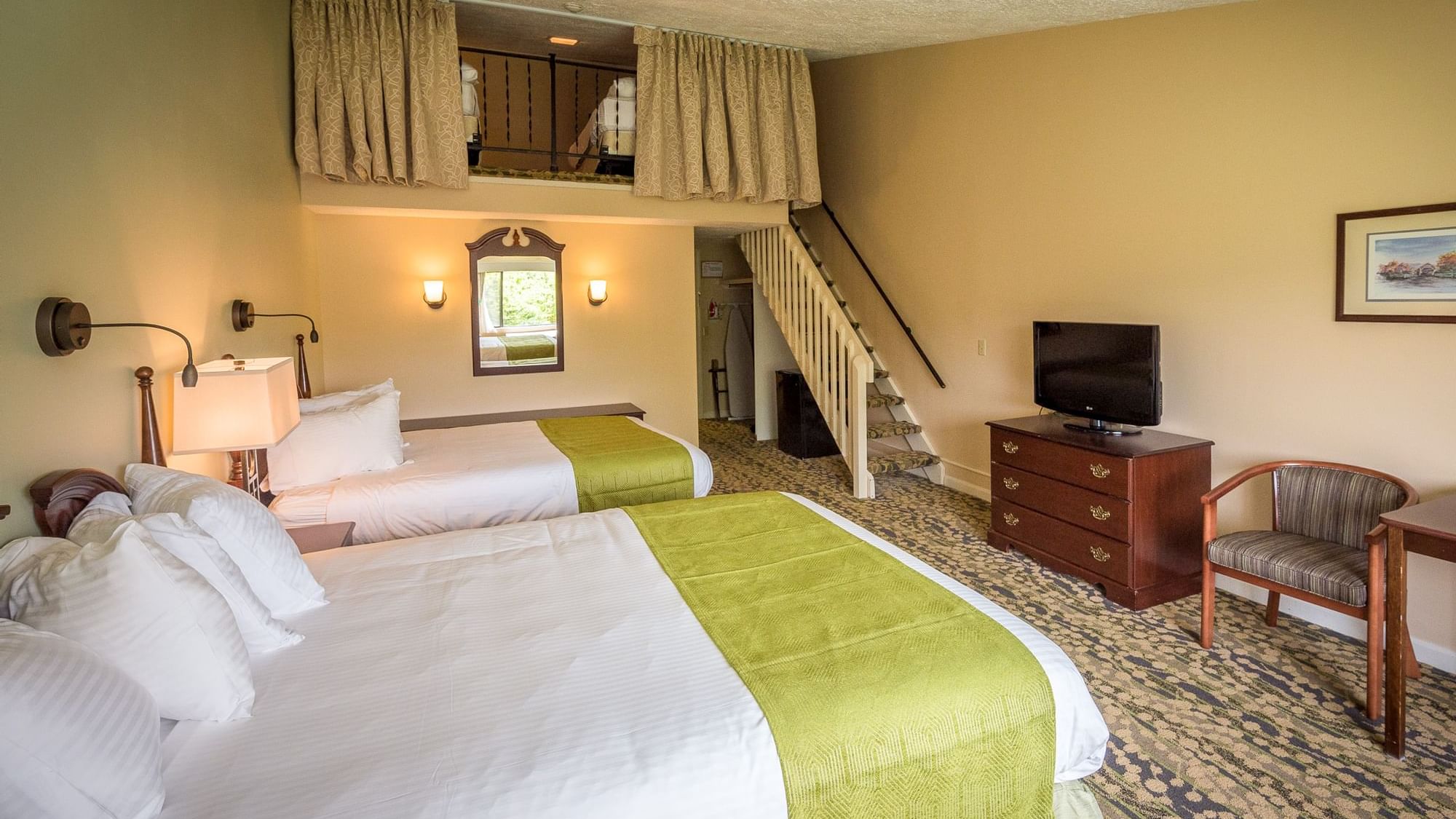 Mountain View Loft Alcove 2 Queen 2 Twin Beds - Fox Ridge