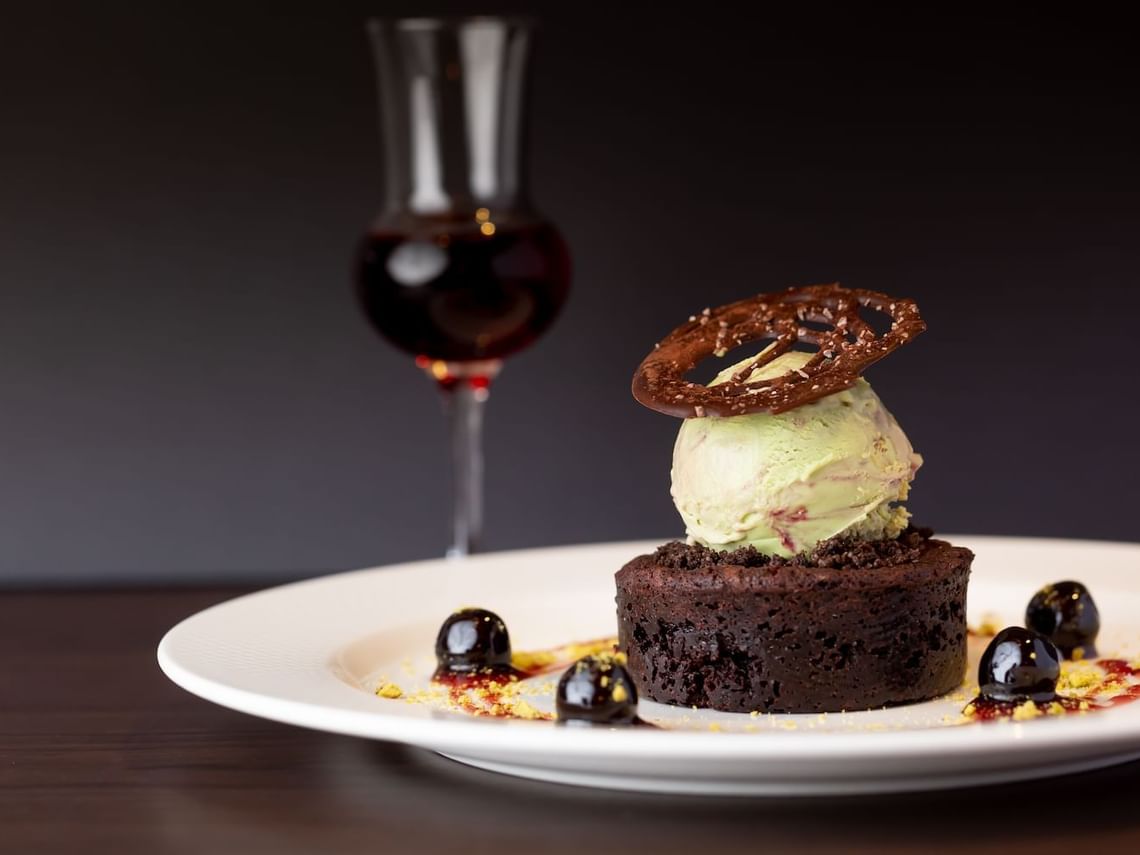 Stein Collection Dining | On-Mountain Options Nearby